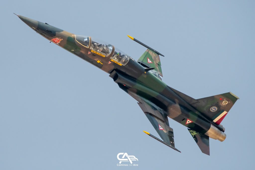 LOS LEGENDARIOS F5’S DE LA FAM PARTICIPARON EN LA CLAUSURA DE LA FAMEX 2025 – Caminos del Aire