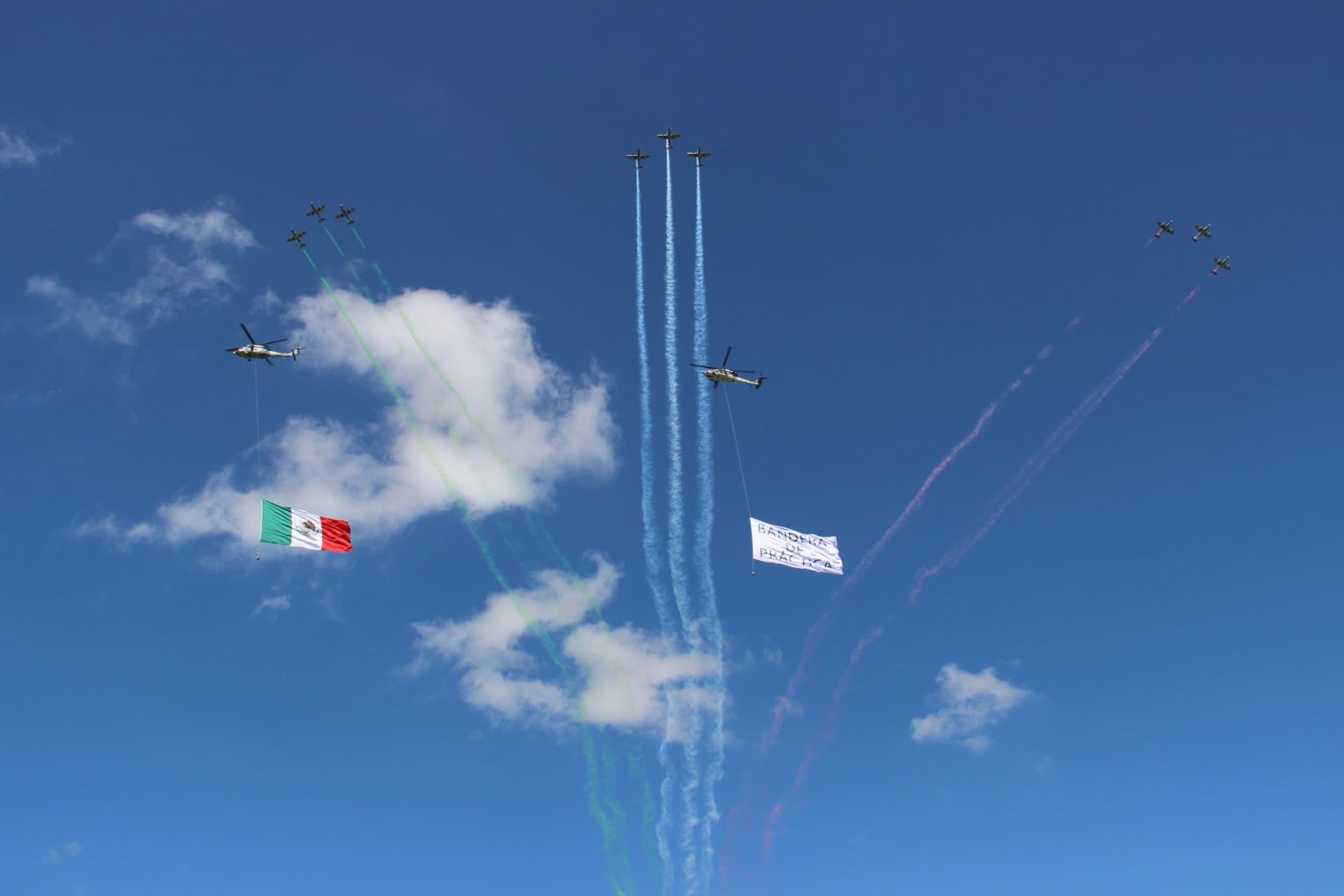 LA FUERZA AÉREA MEXICANA REALIZA PRÁCTICAS PARA LA PARADA AÉREA 2025 – Caminos del Aire
